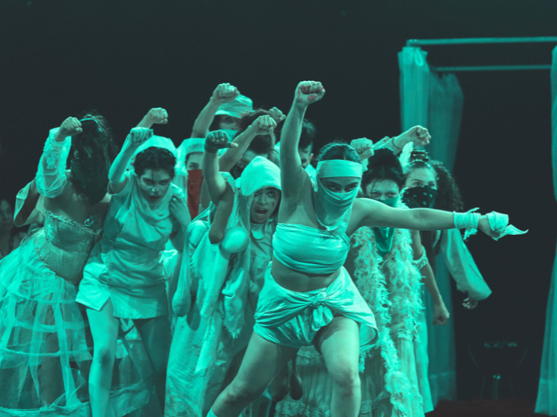 Marat-Sade. El delirio de una pequeña revolución - Kiosko Teatral